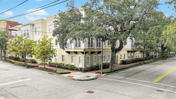 13 Condos In The Historic District Entire Building The Juliette By Avantstay - Savannah, GA