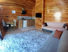 Bungalow Familiar, vista para o jardim | Sala de estar