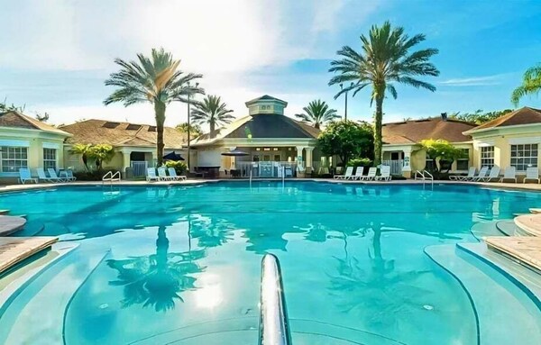 Resort Condo With Pools, Hot Tub, Game Room, Tennis, Gym, Balcony, Ac, & W/d - Celebration, FL