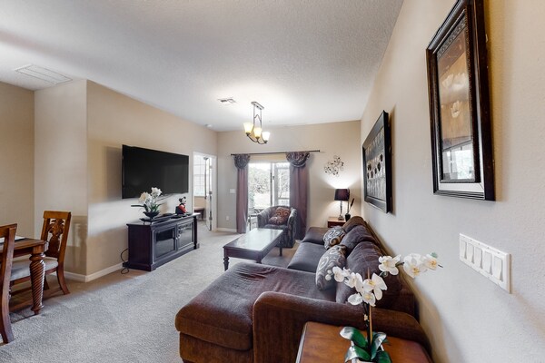 Family Home W/shared Pool,wifi,ac,lake Views - Close To Walt Disney World Resort - Celebration, FL
