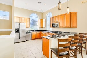 Casa, várias camas, acesso à piscina, vista para a piscina (Tower Lake Hideaway) | Cozinha privada