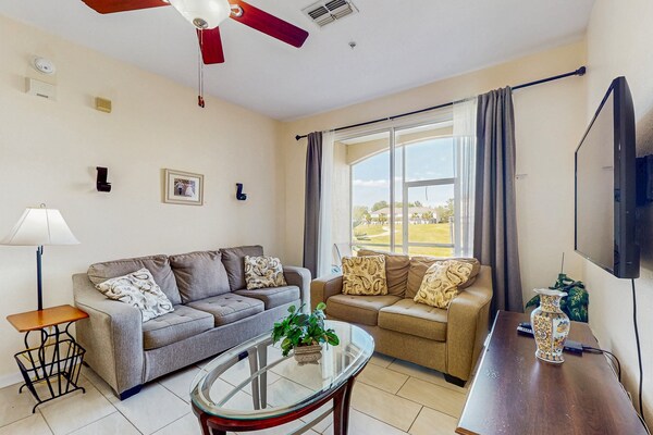 Windsor Palms Townhome With Wifi, Ac, Screened Patio, Pool, Hot Tub, & Tennis - Level Up, Kissimmee