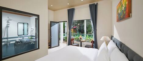 Quarto Duplo, vista para o jardim | Secretária, secretária adequada para computadores portáteis
