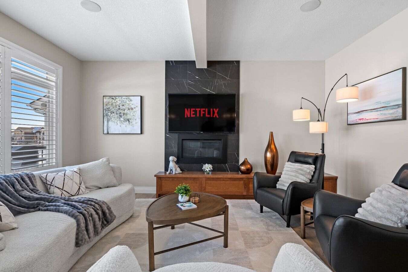 Luxurious Home Near Canal, Central Ac, Pool Table - Airdrie