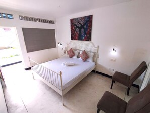 Quarto casal standard, sacada, vista para a cidade | Cortinas blackout, quartos à prova de som, ferros/tábuas de passar roupa