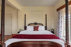 Villa Deluxe, vista para o jardim | Ferro/tábua de engomar, Wi-fi grátis 
