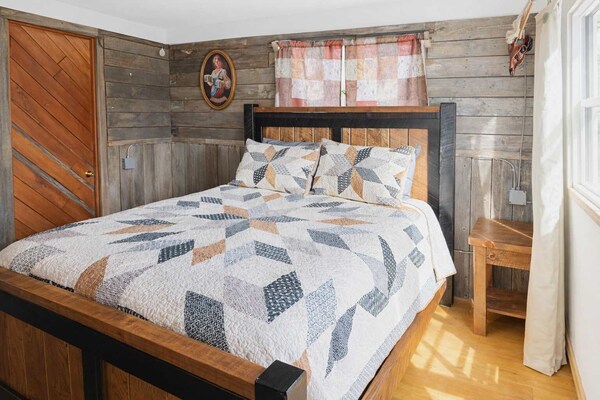 Outback Shack: Lake Access Studio In Woodruff - Lake of the Torches Resort Casino