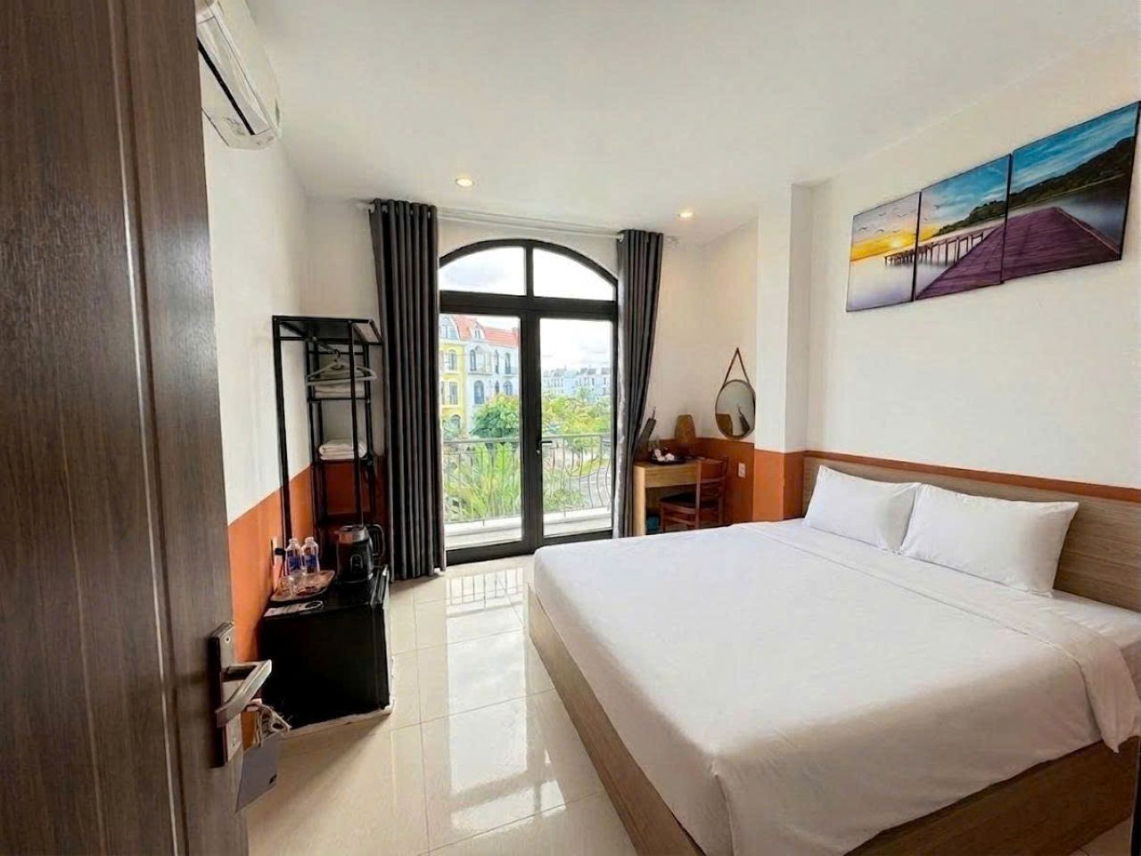 Quarto casal luxo, sacada, vista para a cidade | Wi-Fi de cortesia