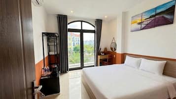 Quarto casal luxo, sacada, vista para a cidade | Wi-Fi de cortesia