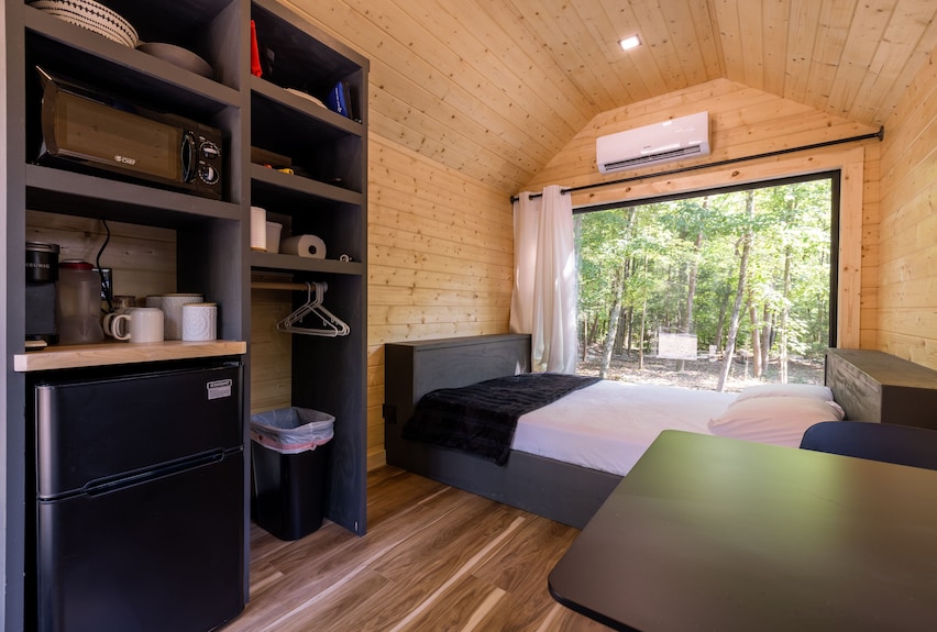 Glamping At Four Fillies Lodge-the Friar Tuck - Pembroke, VA