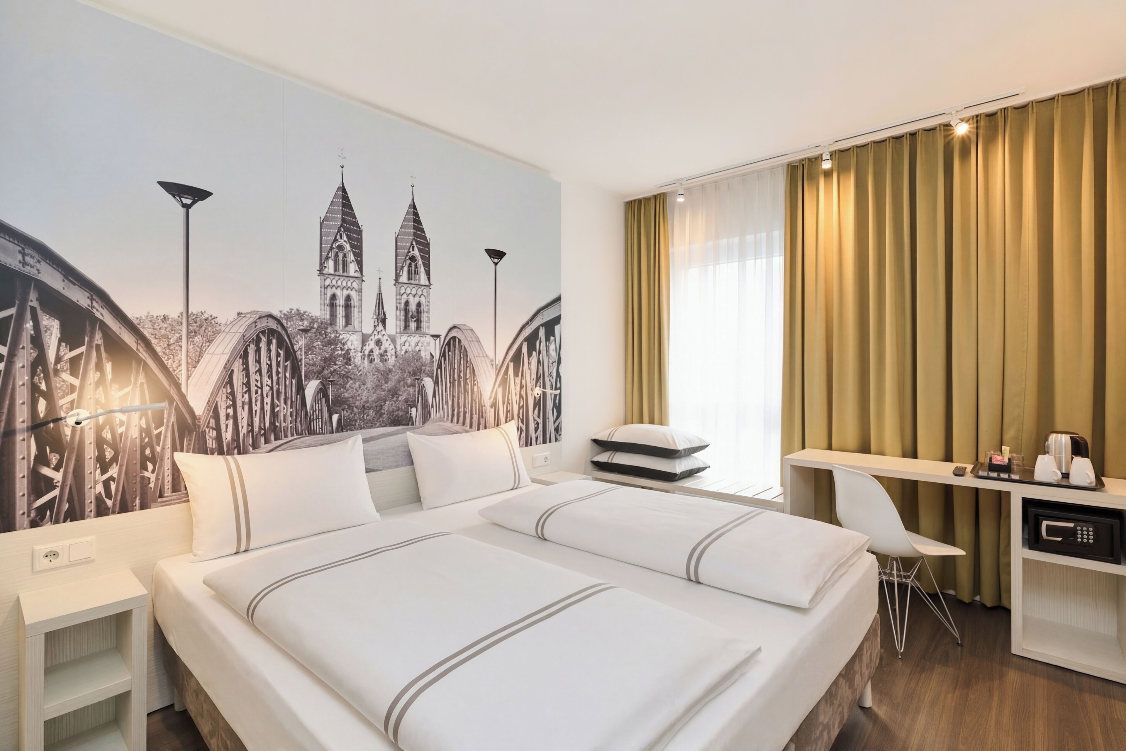 Quarto Duplo, polibã adaptado para cadeiras de rodas | Wi-fi grátis, roupa de cama fornecida 