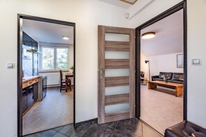 Apartamento luxo, varanda, vista para a cidade | Parte interna