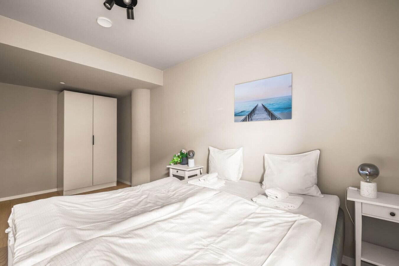 Prime Location - 2 Bedroom Apartment! - Bergen