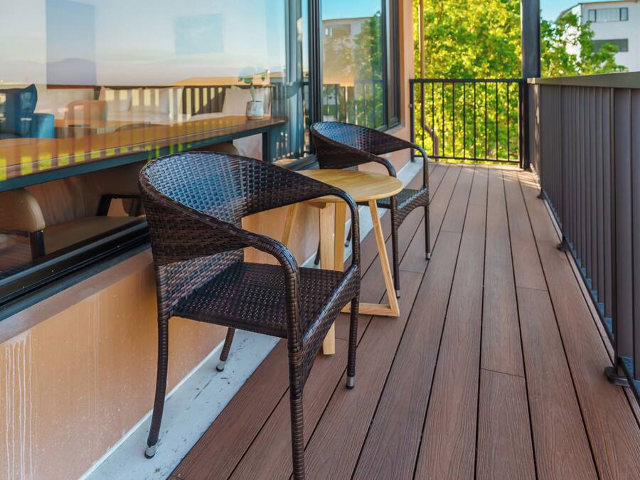 Suíte conforto, sacada, vista para o pátio | Área da propriedade