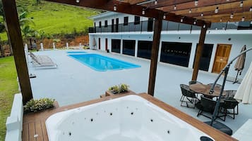Cabana de Madeira Deluxe | Banheira de hidromassagem privativa