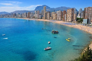 Perto da praia, espreguiçadeiras 