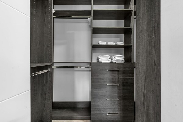 Fox Grand Residence- 6bd, 2 Pools & Pool Table - Fort Lauderdale, FL