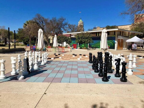 Sleek 3 Bedroom 2 Bath Just 5 Minutes To Downtown - Green Acres Golf and Games - San Antonio