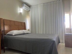 Quarto casal conforto, vista para o jardim