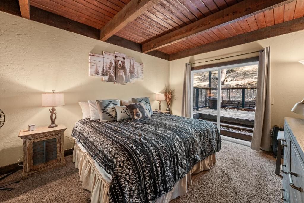 Casa básica, sacada, vista para a montanha