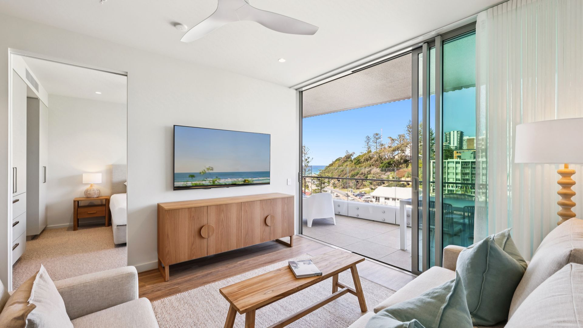 Miles At Kirra Point 604 - Luxury On Kirra Beachfront - Linen Provided - Min. 3 Night Stays - Coolangatta