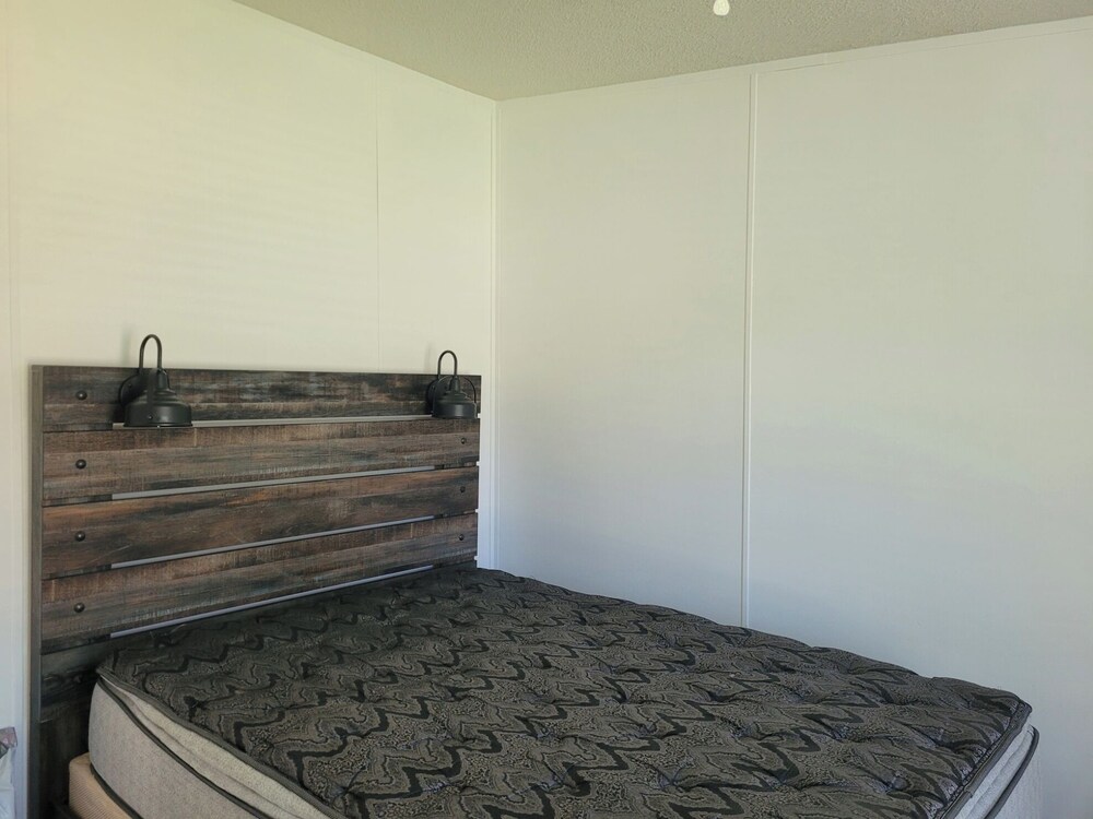 3 Bedroom Home with RV Hookup and Fishing Lake - Manufactured Home ...