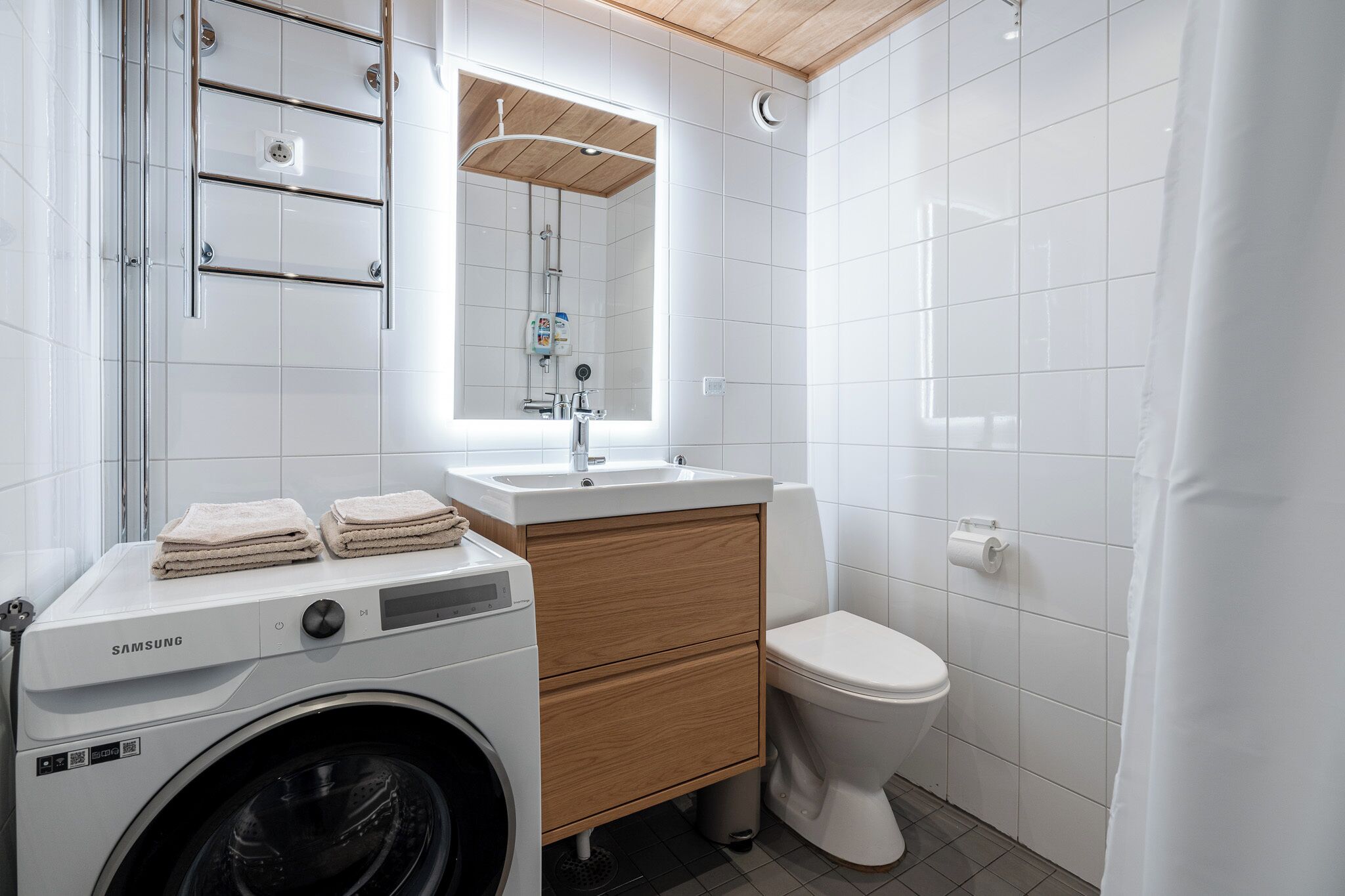 Apartamento, Vista para a cidade | Casa de banho | Um polibã, um secador de cabelo, um bidé, toalhas fornecidas 
