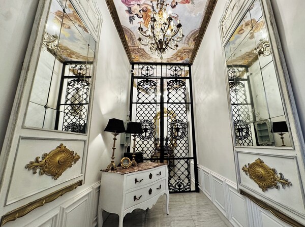 Chateau D'amour Luxury Boutique - Bucharest