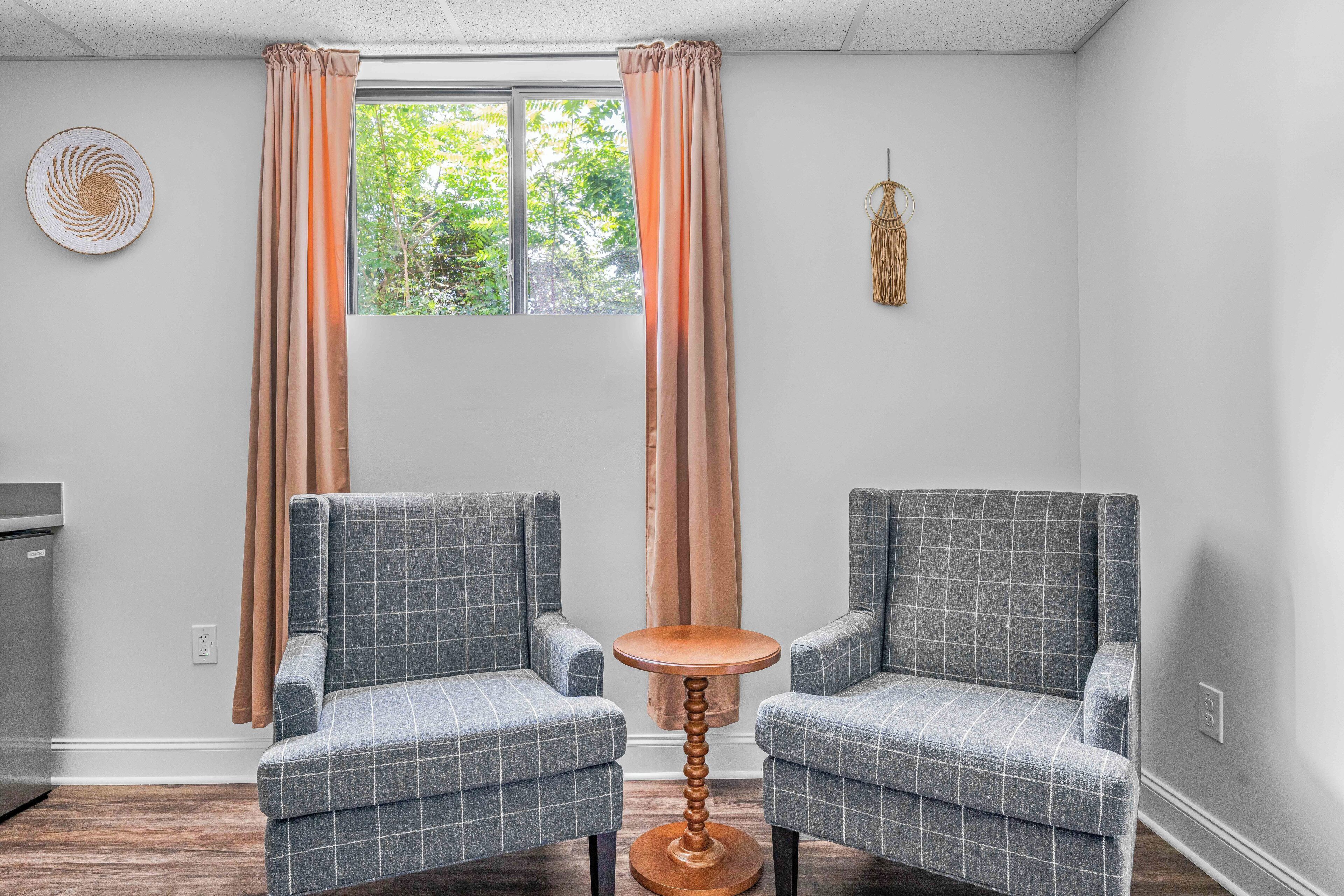 Queen Suite + Kitchenette - Asheville, NC