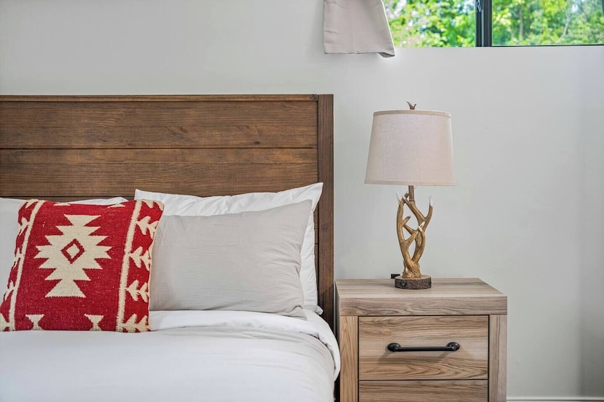 Queen Standard Suite - Asheville, NC