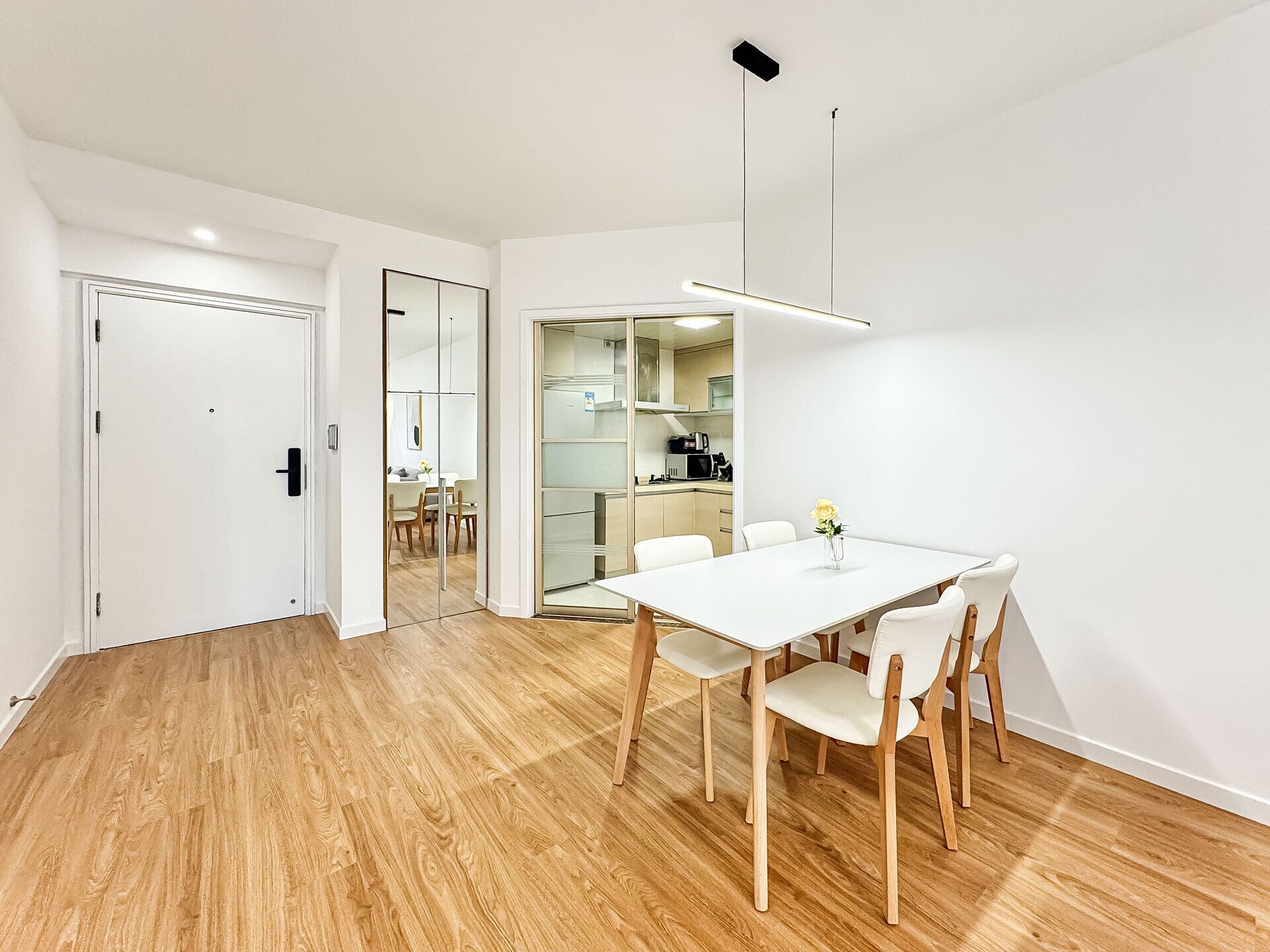 Suíte superior, vista para a cidade | Sala de jantar