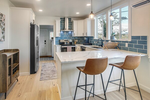 Walk To Shipyard: Bremerton Home W/ Patio! - Port Orchard, WA