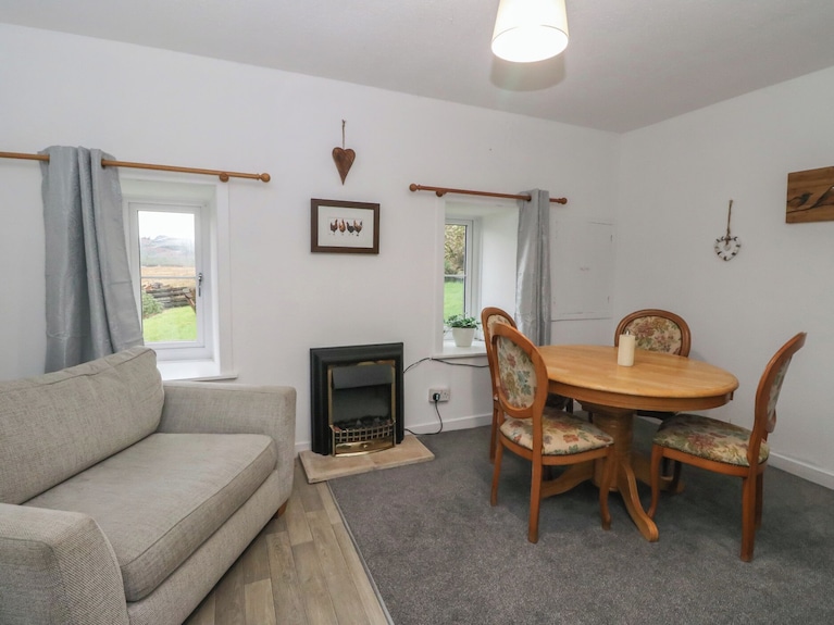 Holly Cottage, Pet Friendly, Character Holiday Cottage In Inveraray - Inveraray
