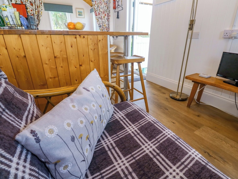 Higher Merther Farm Shepherds Hut, Pet Friendly In Helston - Helston