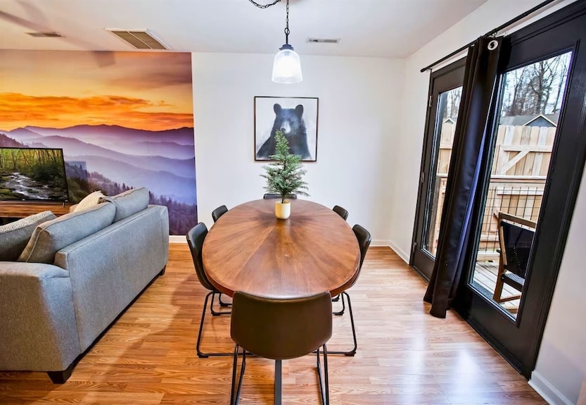 Cute Condo | Hot Tub | Minutes To Pigeon Forge! - Sevierville, TN