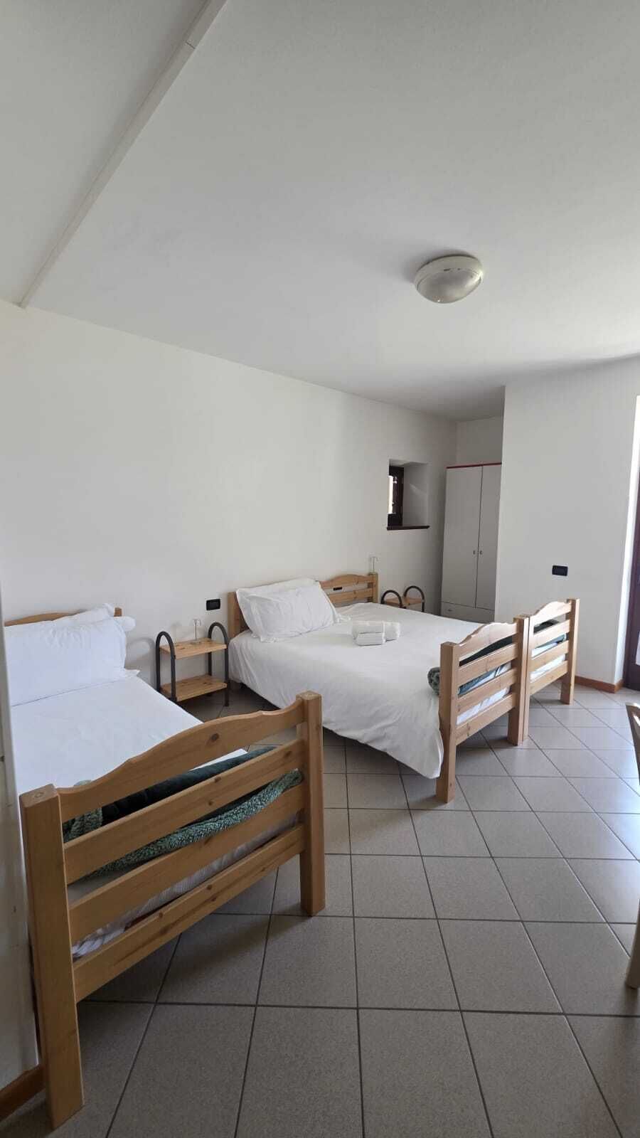 Quarto triplo clássico, sacada, vista para a montanha