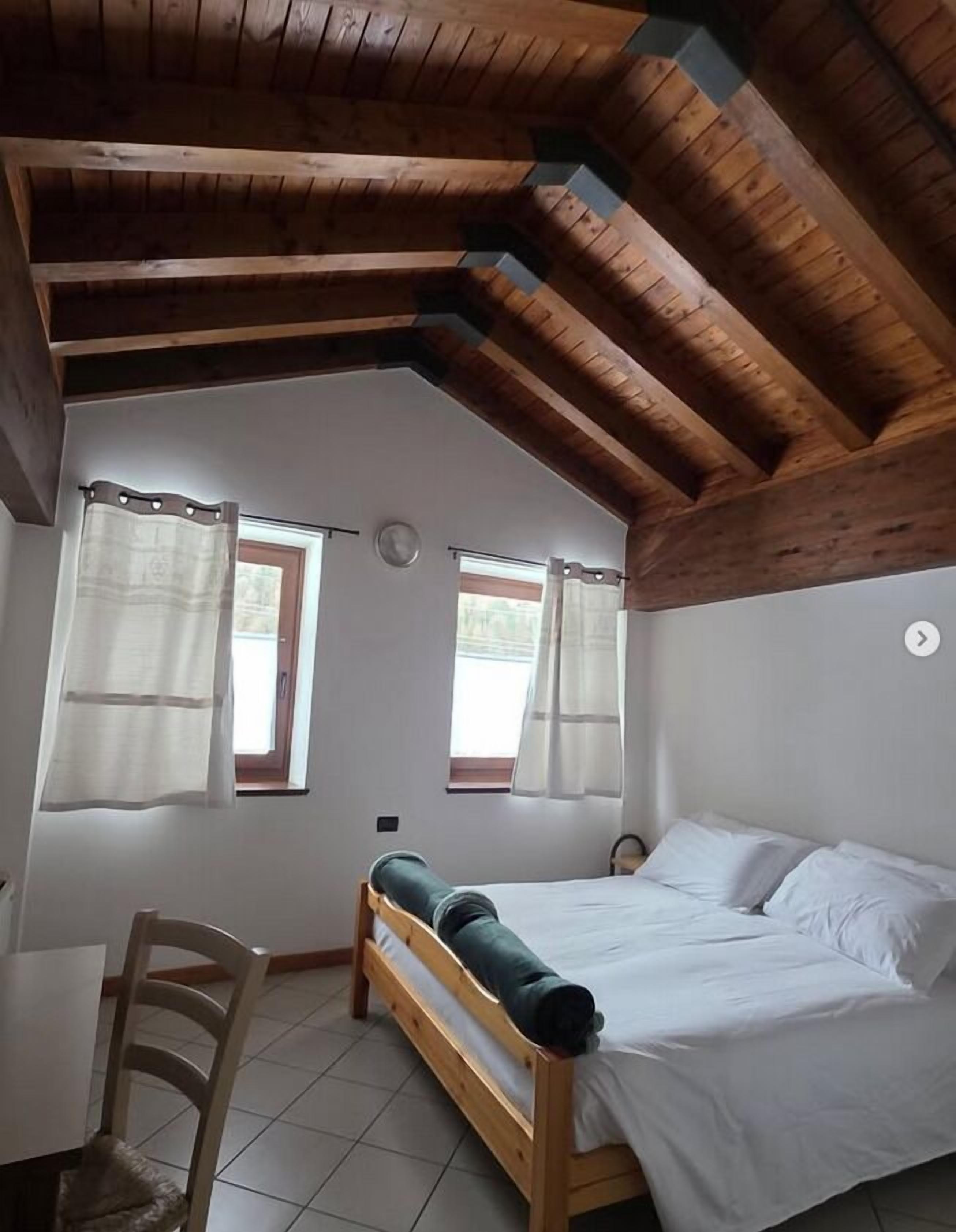 Quarto casal clássico, sacada, vista para a montanha