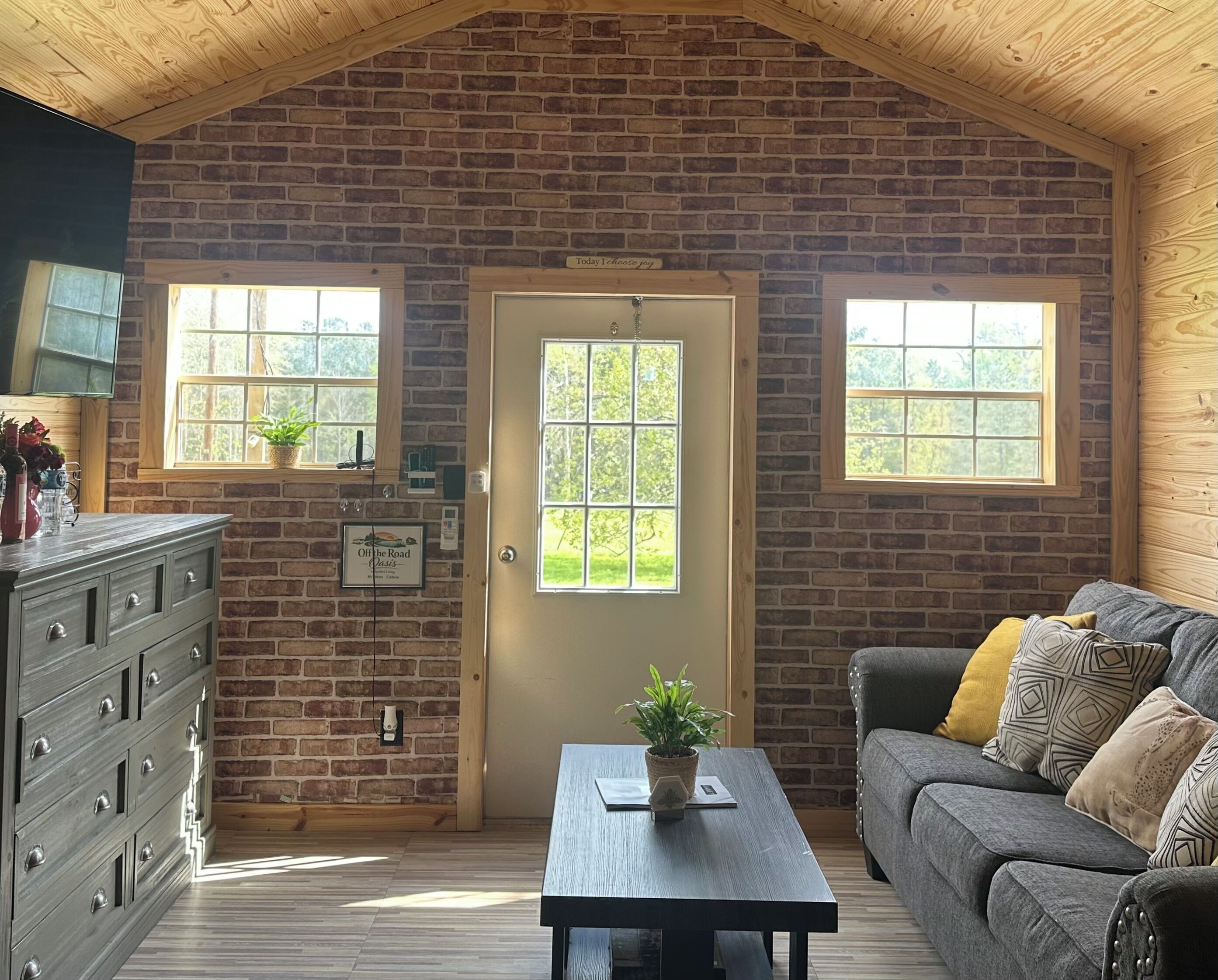 Cozy 1-bedroom Cabin In Beautiful Lufkin With A Pond And Sunset View. - Lufkin, TX