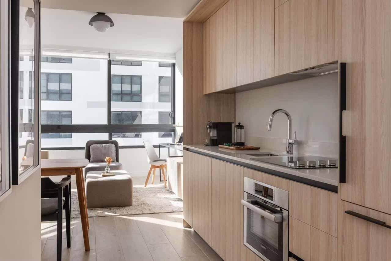 Apartamento, 2 quartos, Vista para a cidade | Cozinha privada | Uma cafeteira/bule, um frigorífico, um micro-ondas, um forno 