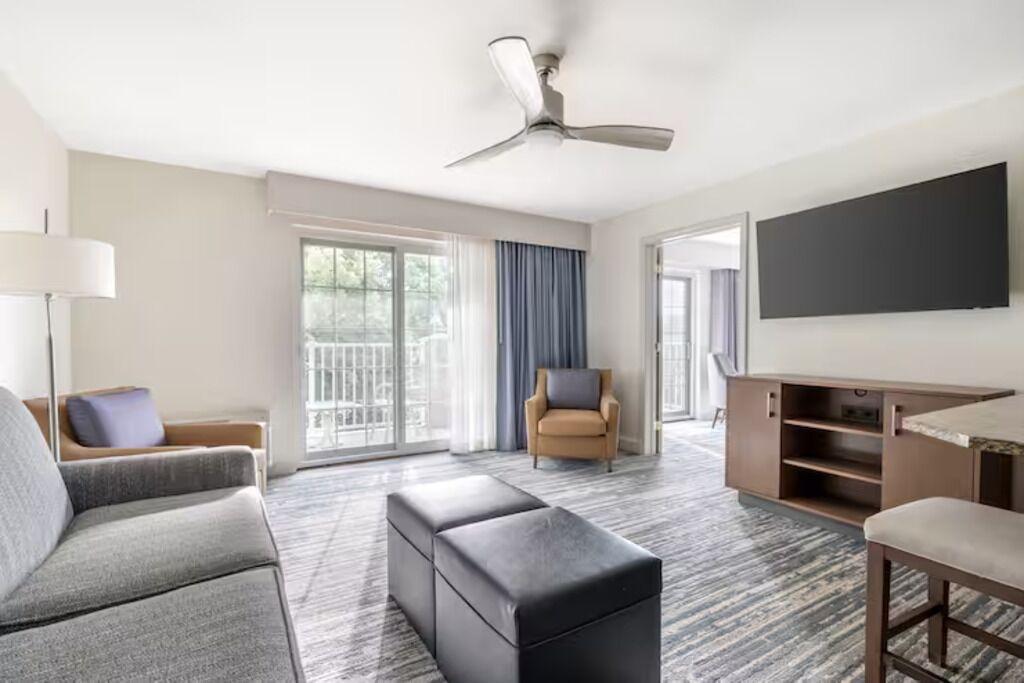 Two Spacious 2br Suite Near Notre Dame L W/ Living Area & Kitchenette - South Bend, IN