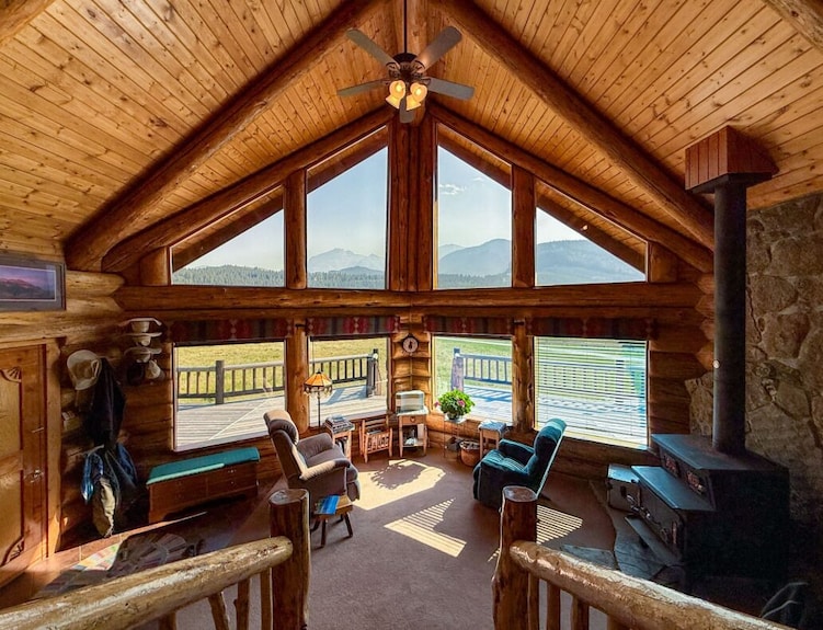 5-bedroom Historic Lodge In Choteau Perfect For A Rocky Mountain Front Getaway - Montana