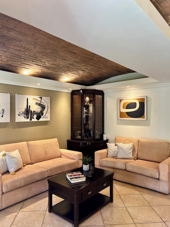 Phenomenal 5-bedroom Family Condo With A/c In Santa Ana - 산호세