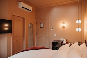 Quarto Individual, vista para o pátio | Ferro/tábua de engomar, Wi-fi grátis 