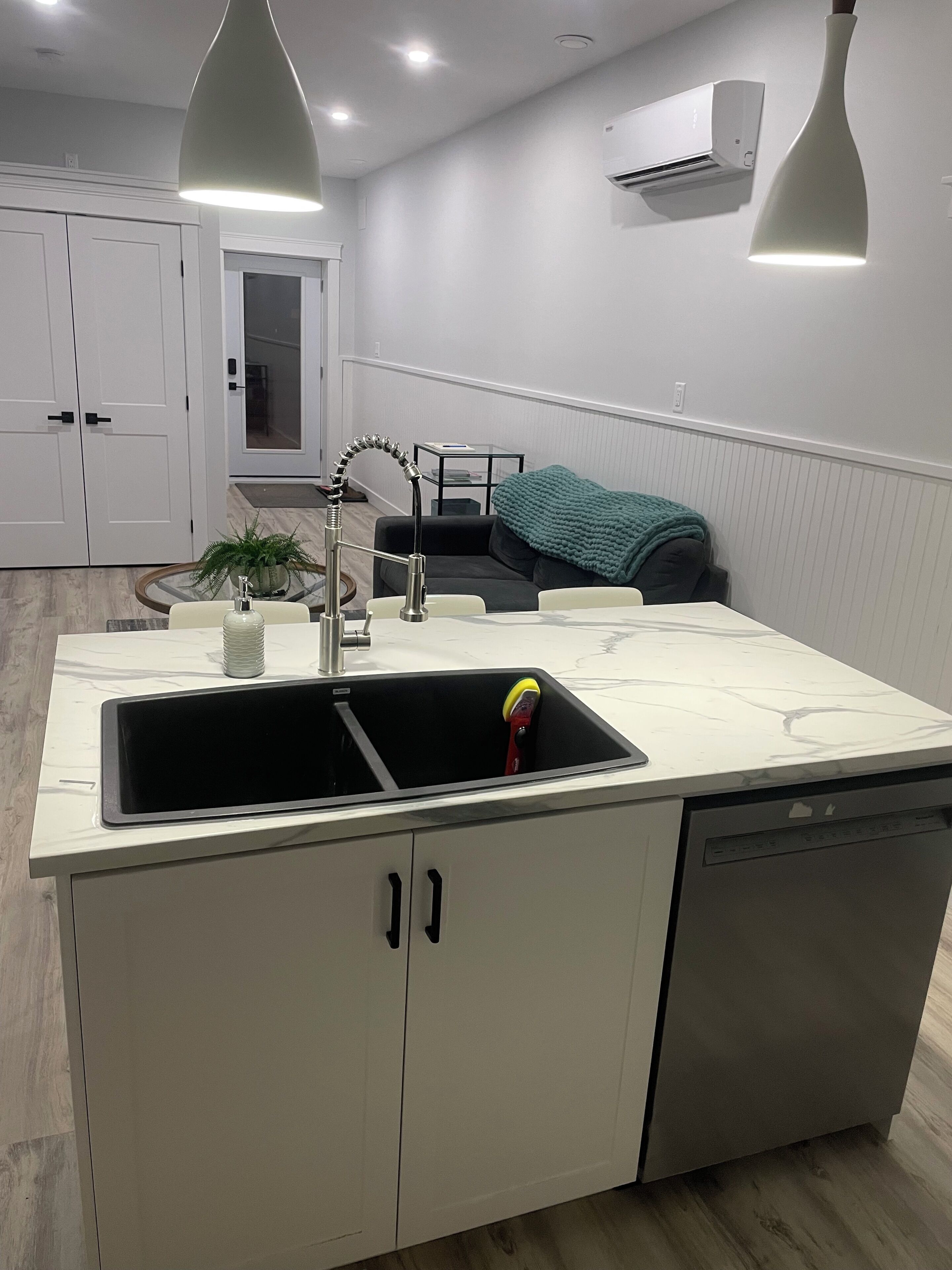 Cozy Two-bedroom Basement Apartment Equipped With A Full Kitchen! (Min 28 Days) - Nova Scotia