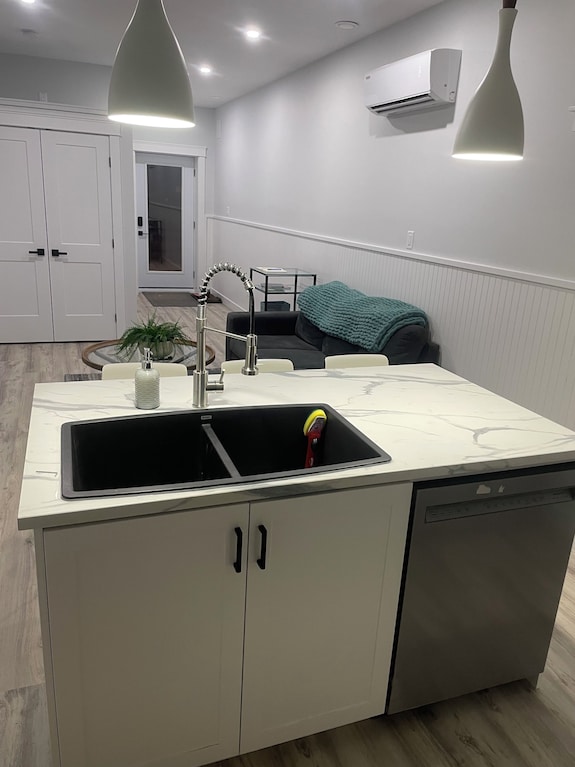 Cozy Two-bedroom Basement Apartment Equipped With A Full Kitchen! (Min 28 Days) - Nova Scotia