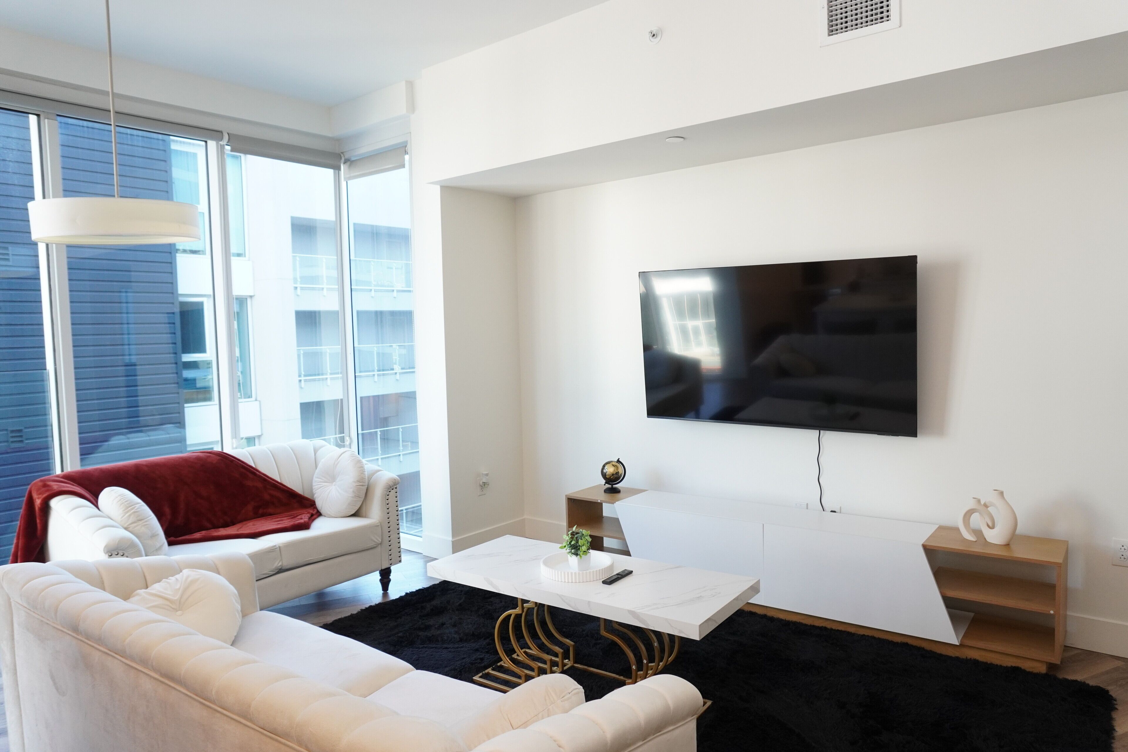 Rare Find: Expansive Luxury 3-bedroom Haven In The Middle Of Downtown San Diego - San Diego