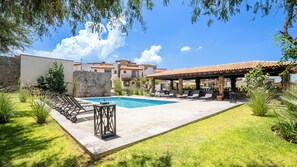2 piscinas exteriores 