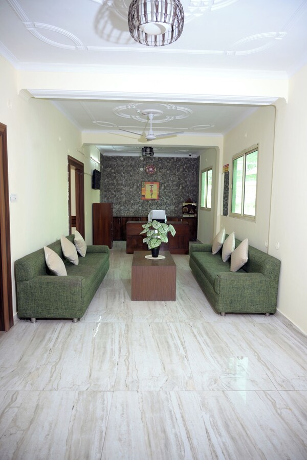 Panch Aarohan Hotel King - Pithoragarh