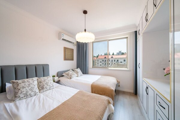 Book And Bed-nanjing West Road - Shanghai