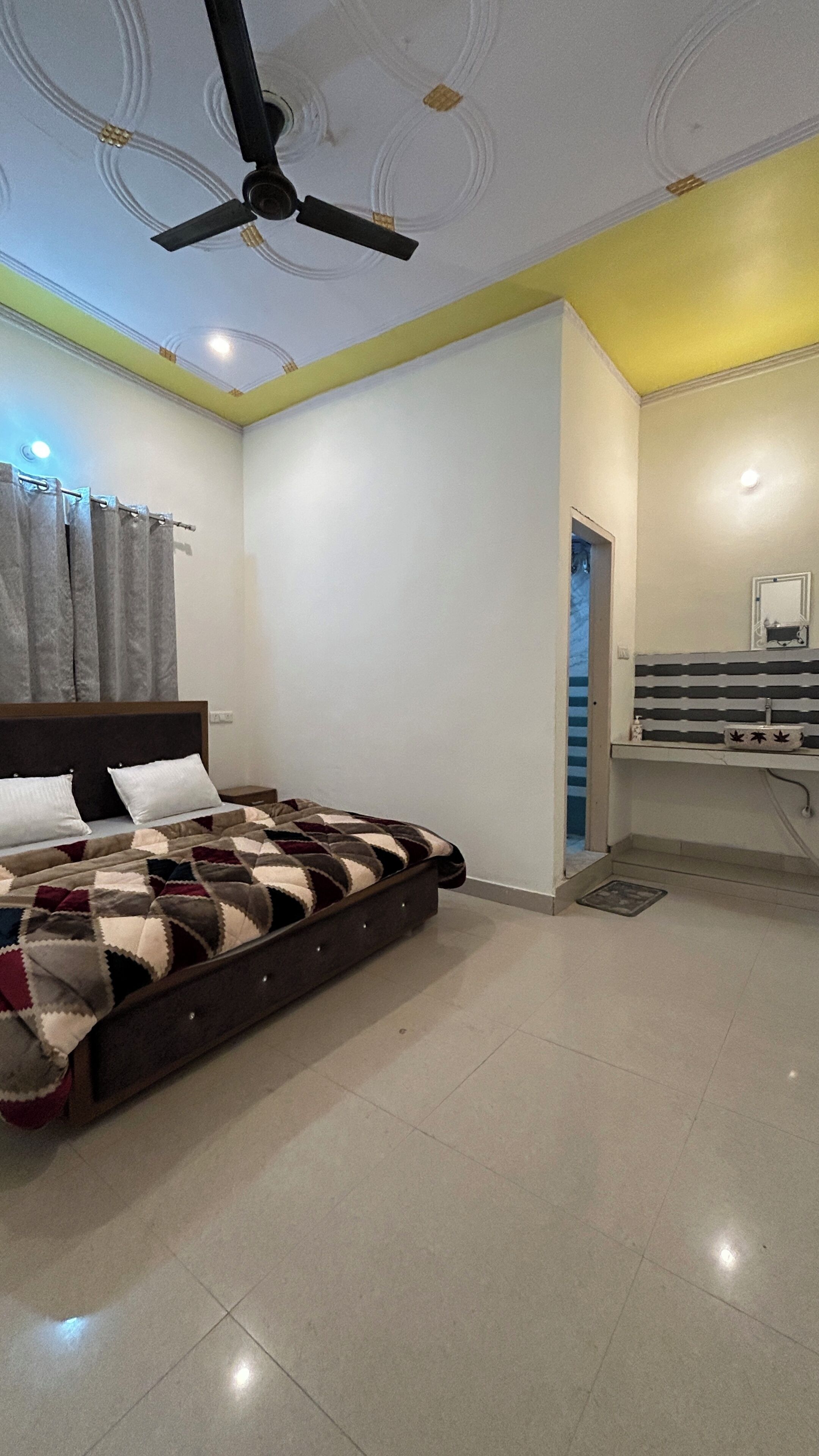 Quarto casal ou duplo luxo, sacada, vista para a montanha